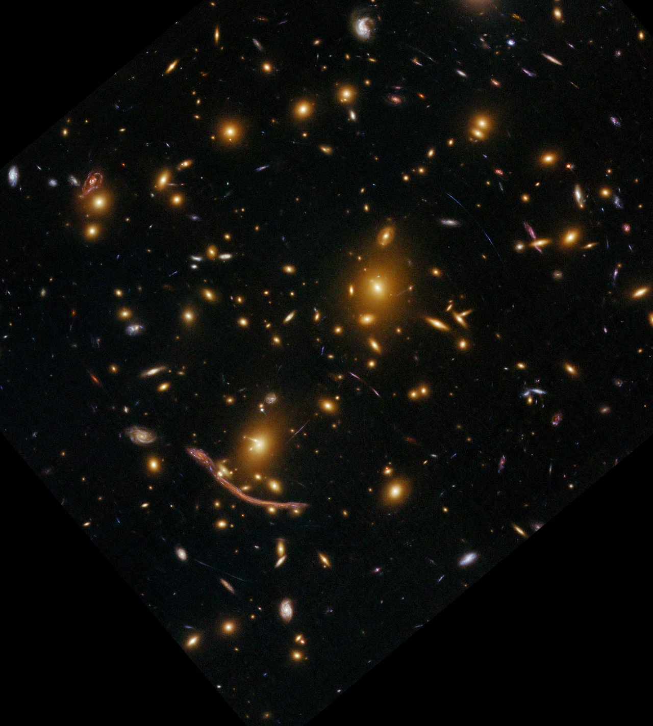 Comparison of Abell 370 in 2009 and 2016 | ESA/Hubble