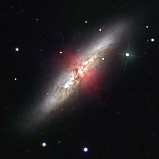 Ground-based close-up view of M82 | ESA/Hubble