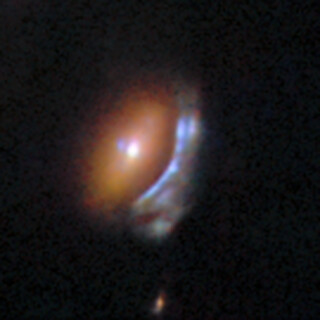 An anomaly from Hubble’s archive — Gravitational lens 2 | ESA/Hubble