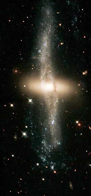 Ring around NGC 4650A | ESA/Hubble