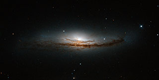 Secrets at the heart of NGC 5793 | ESA/Hubble