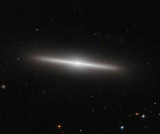The beautiful side of IC 335 | ESA/Hubble